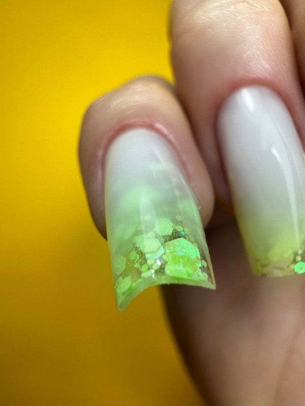 Polygel pailleté neon "Candy Glow GREEN", 30 gr achetez en ligne qualité Suisse